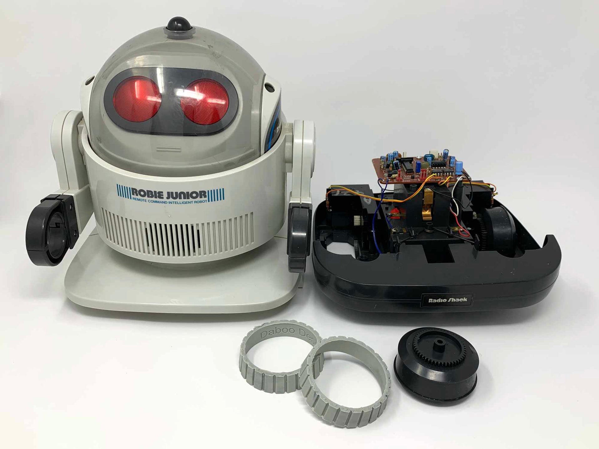 TOMY Omni Jr., Omnibot Jr., and Radio Shack Robie Junior Tires/Treads ...